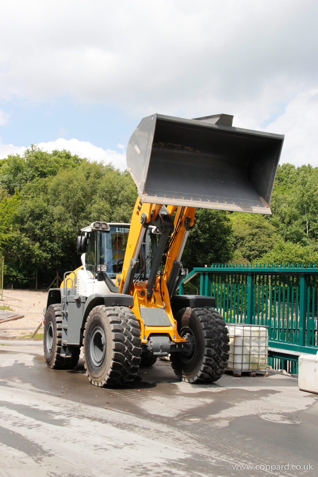 Liebherr L556 Loading Shovel - Coppard Plant Hire Ltd