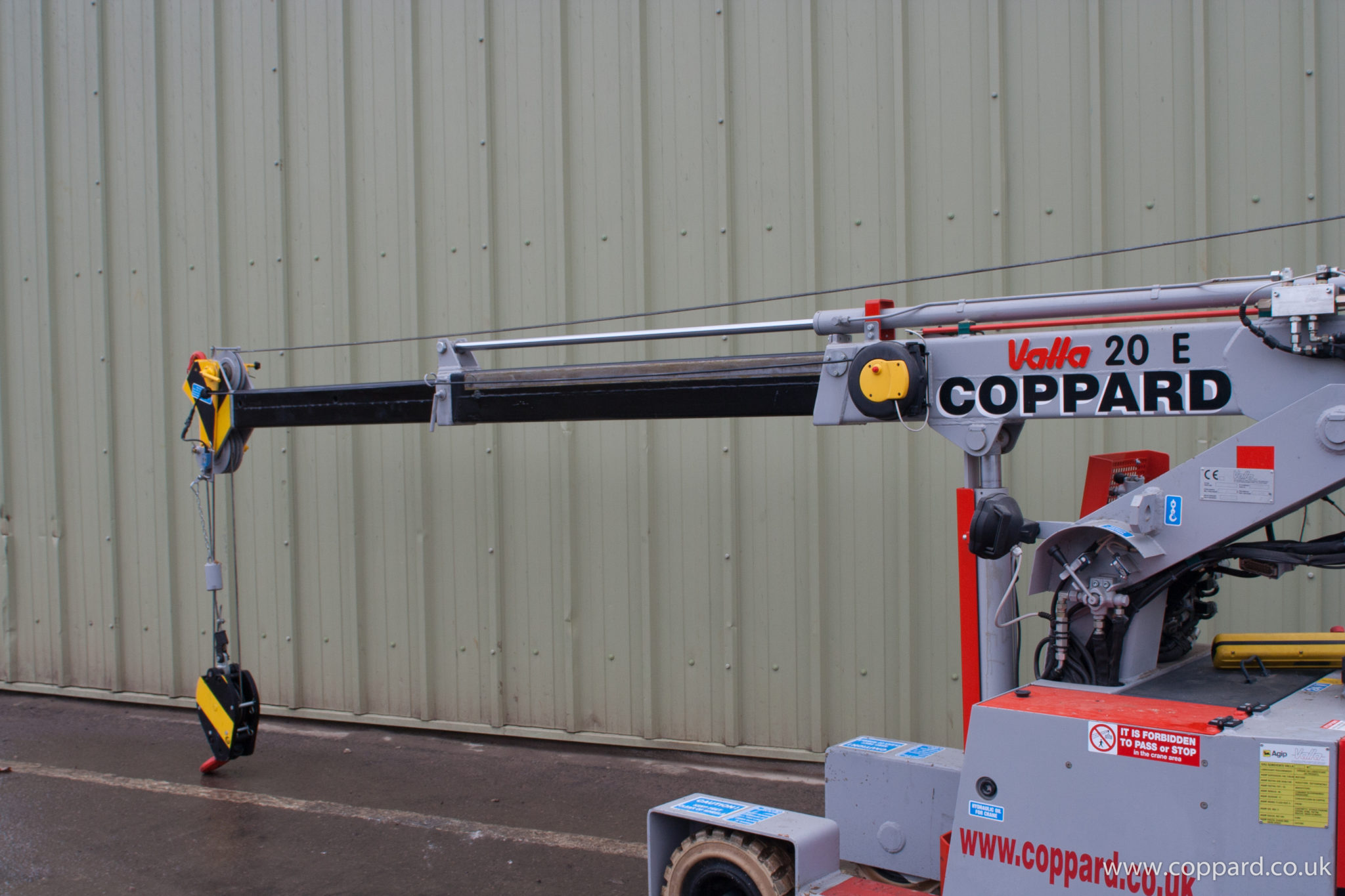 Valla 20E mobile battery operated crane - Coppard Plant Hire Ltd