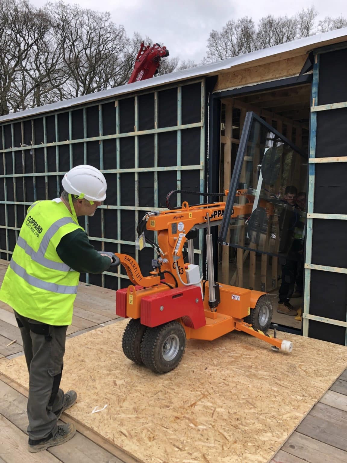 Smartlift SL608 Outdoor High lifter Glazing robot - Coppard Plant Hire Ltd